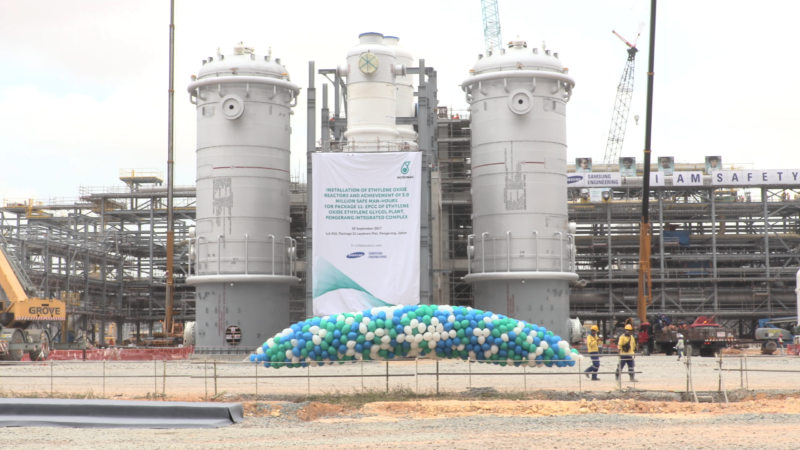 Petronas installs biggest EO reactors at PIC | DayakDaily