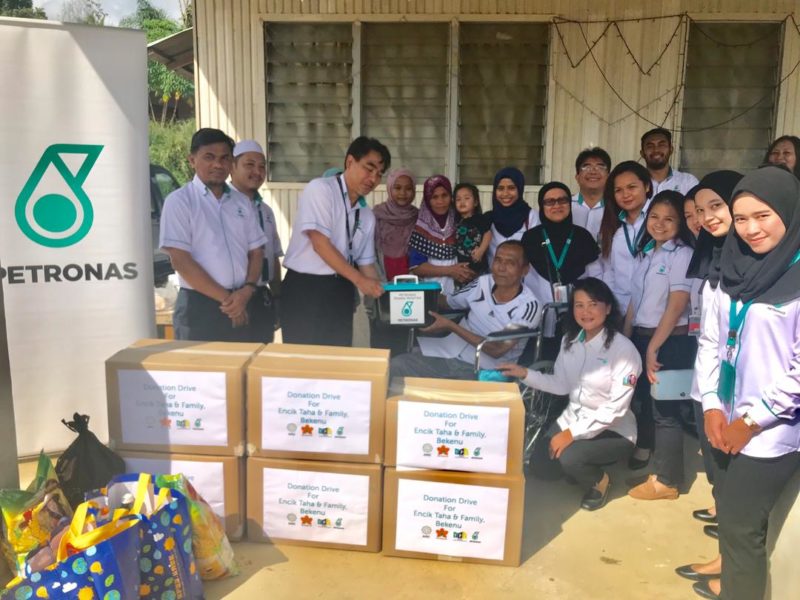 Petronas subsidiaries distribute aid to 360 fire victims | DayakDaily