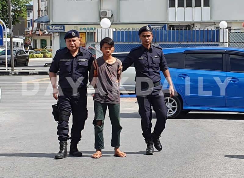 Teenage grave robber caught in the act | DayakDaily