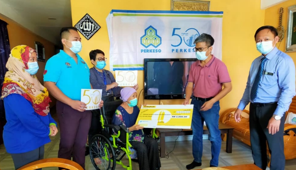 SOCSO pays benefit to mother of former MAS employee | DayakDaily