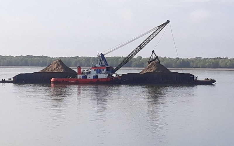 Bot tunda berserta tongkang ditahan atas pelbagai kesalahan | DayakDaily