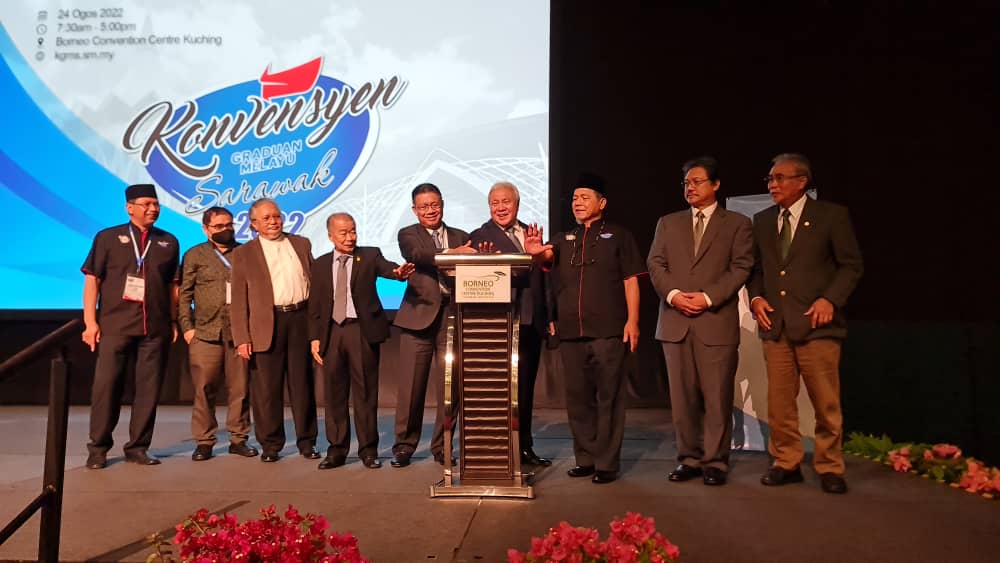 Awang Tengah: 195,000 pekerjaan diwujudkan menjelang 2030 | DayakDaily