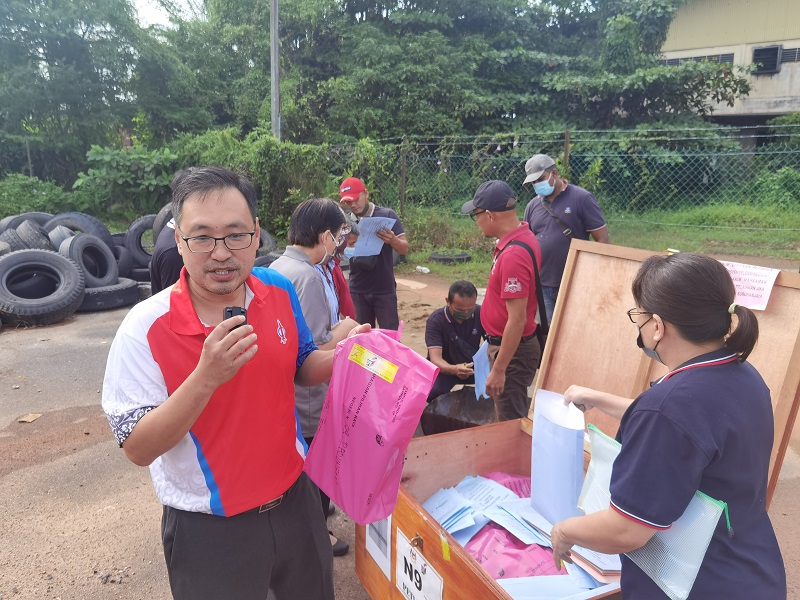 Your vote is secret as ballot papers, documents sealed, in safe custody ...