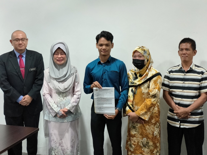 Matu teen’s wait for citizenship finally over, plans to become teacher ...