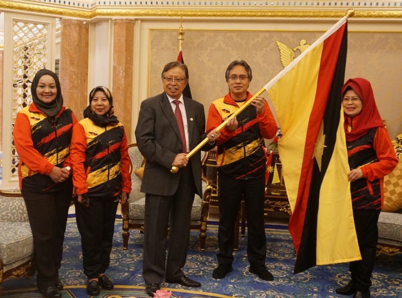 Premier hands over State flag to Sarawak contingent for 20th Para Sukma ...