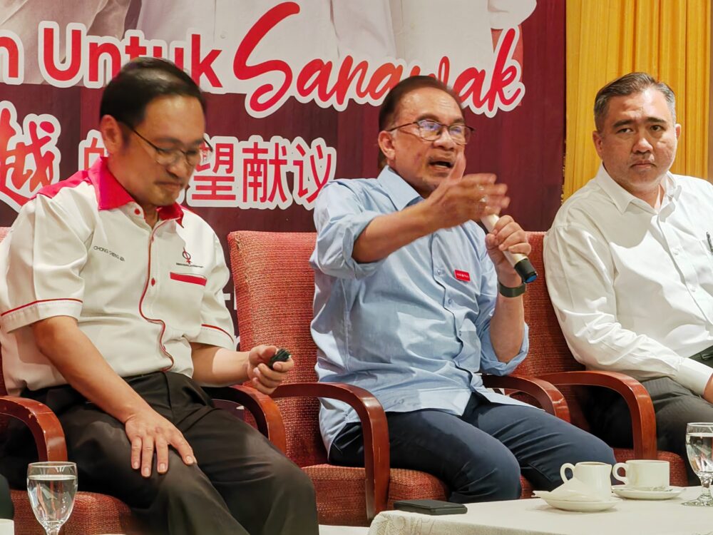 Saya ada bukti undi pos di Bera disisipkan RM300, kata Anwar | DayakDaily