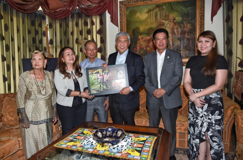 DPM Ahmad Zahid visits residence of late Tan Sri Datuk Amar Dr James ...