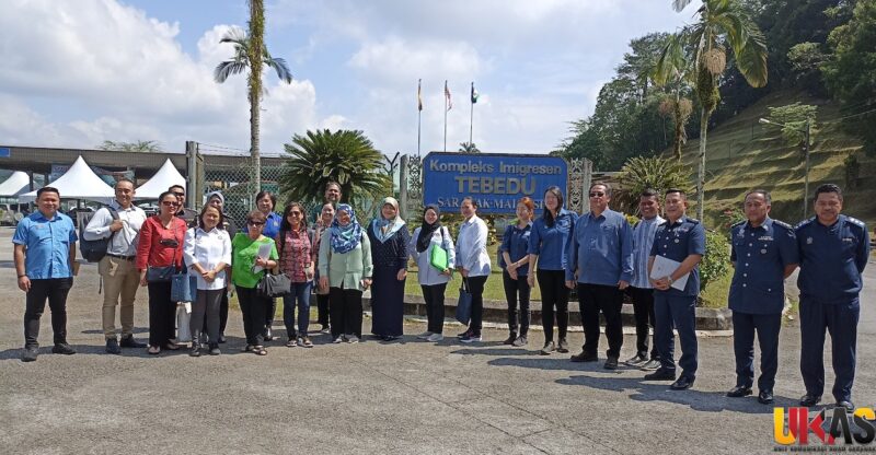 Bilateral trade at Tebedu and Entikong ICQS less active since 2014 ...