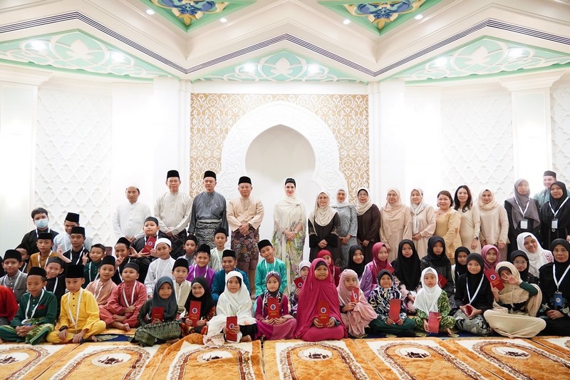 Ragad helps spread Ramadan cheer to 48 primary school students | DayakDaily