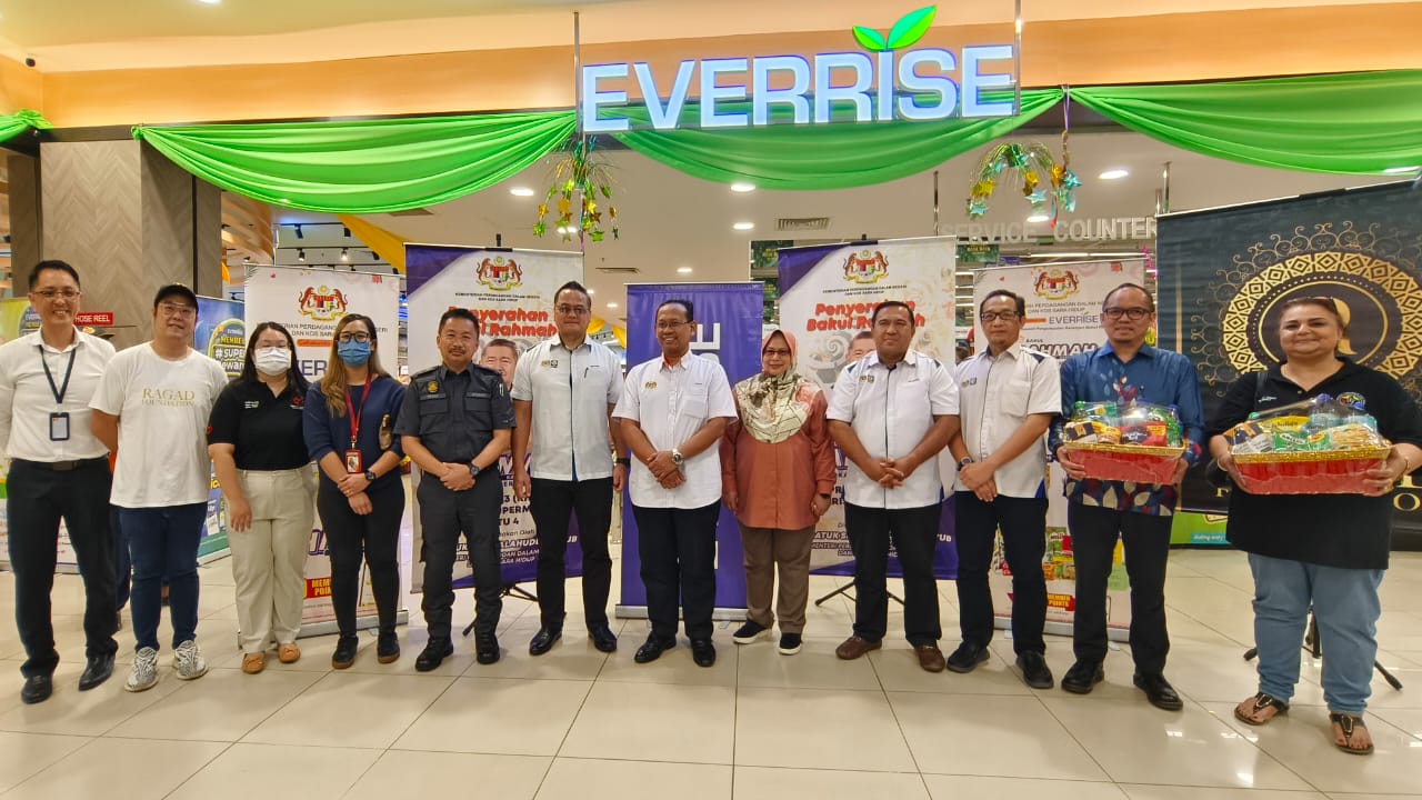 350 Rahmah Food Baskets distributed to B10 group as part of KPDN ...