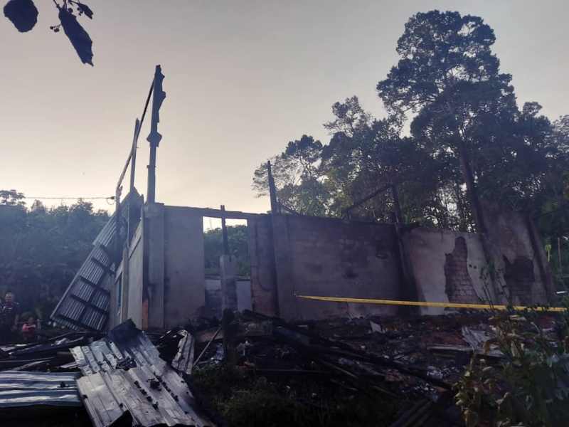 Firefighters hitch ride with villagers to reach fire in Ulu Pakan ...