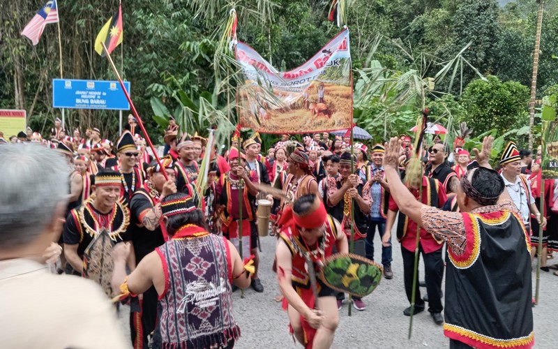 Over 300 don traditional Bidayuh attire, brace heavy rain for Gawai ...